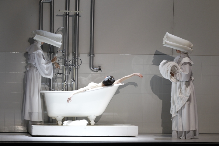 A 'Swan Lake' inspired by an English Royal love triangle