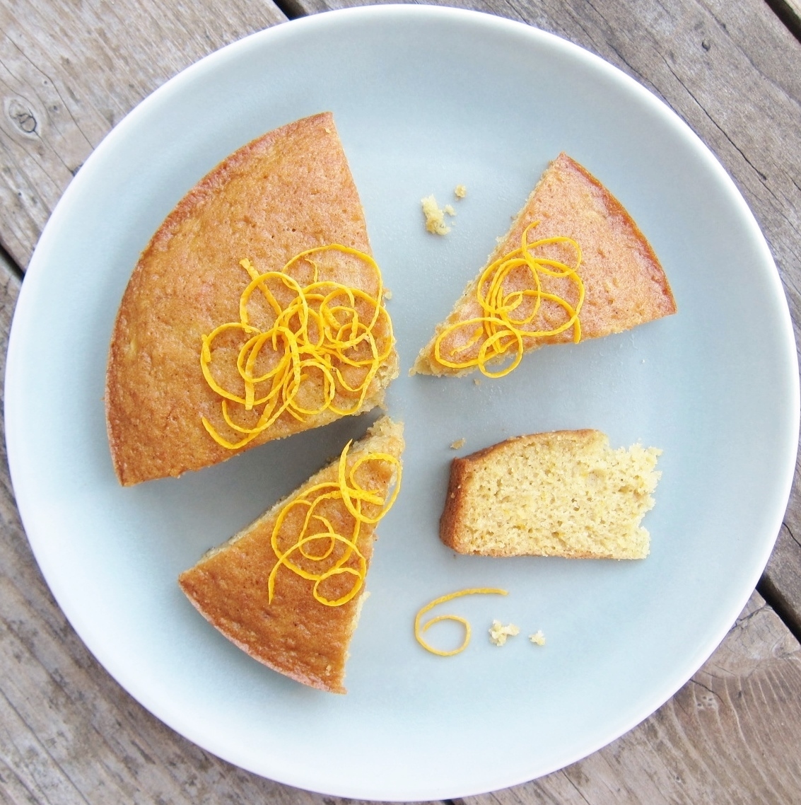 Rich and refreshing grapefruit cake with grapefruit curd