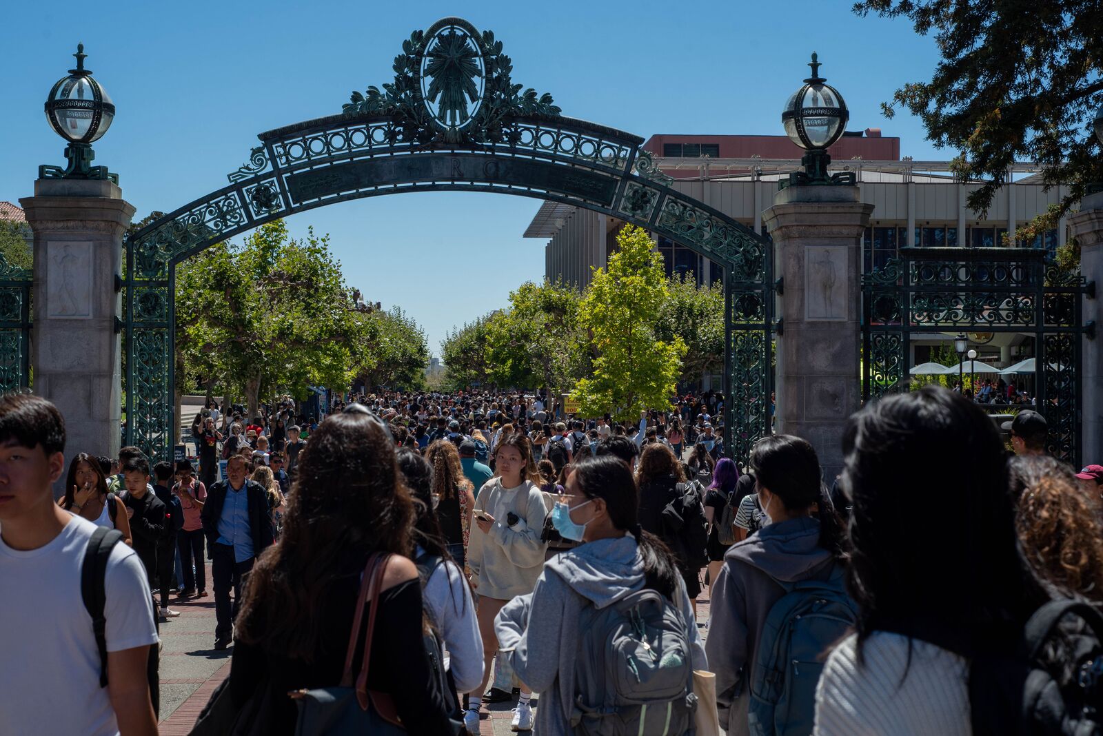 UC to offer online classes to some low-income high school students