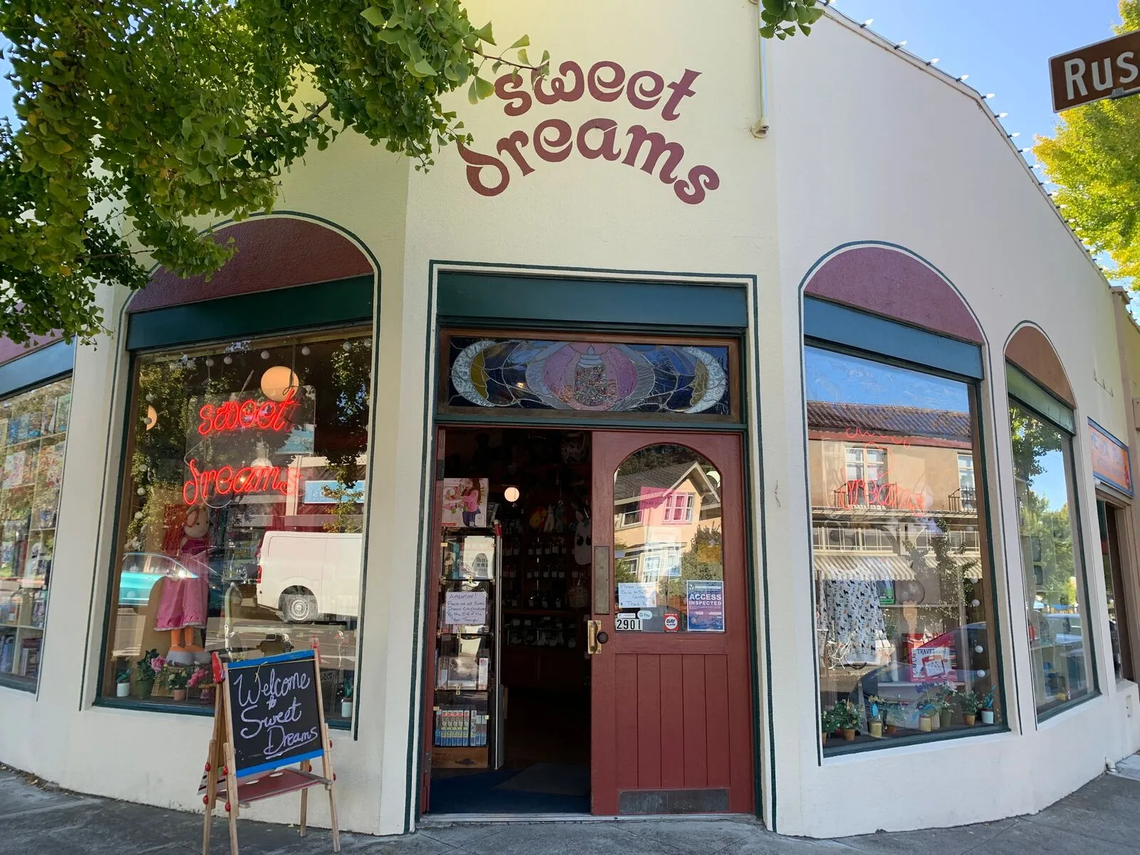 Shop Talk: Sweet Dreams to close 52-year-old candy shop