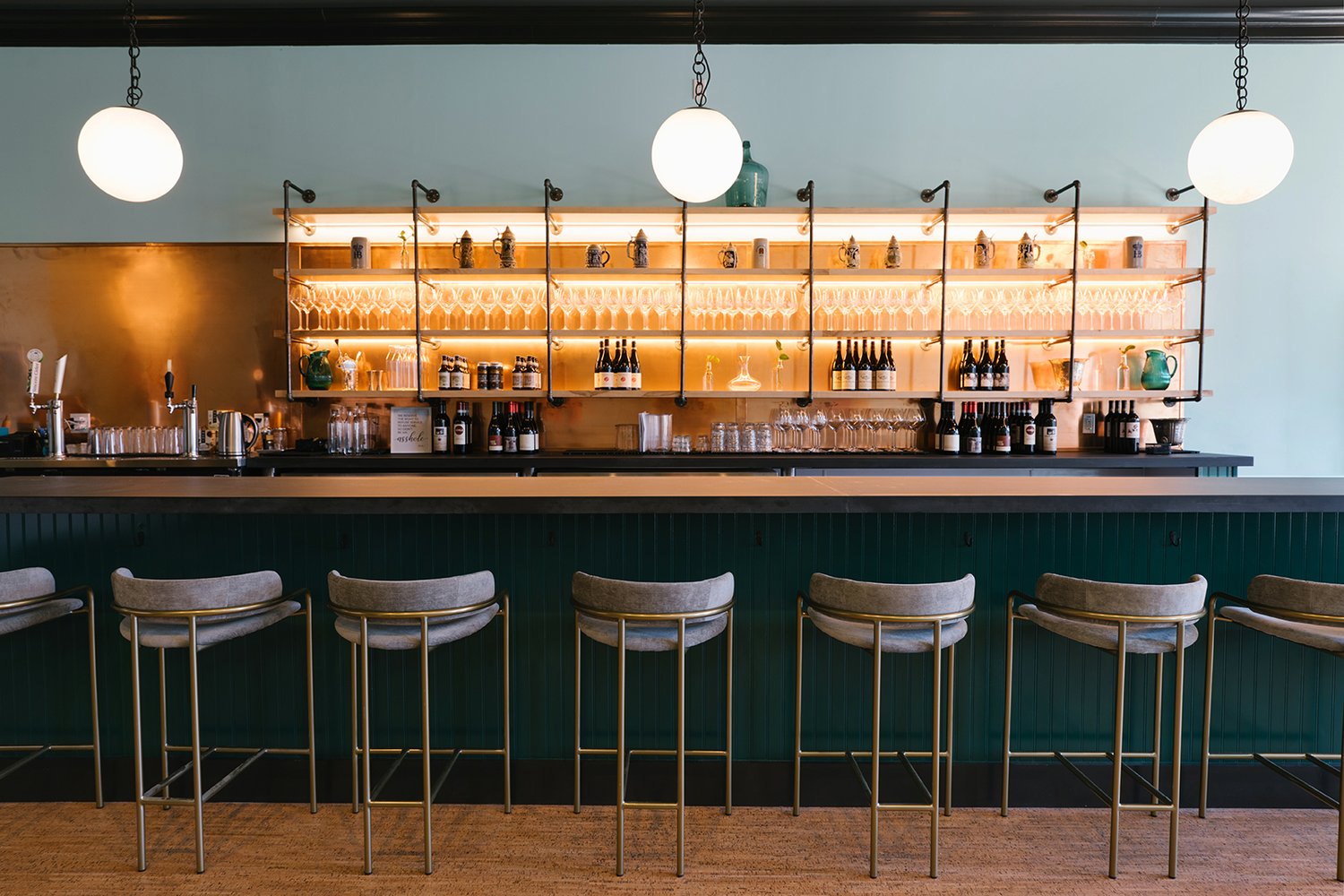 MO’s Wine Bar opens in Alameda and Slainte rises from the ashes